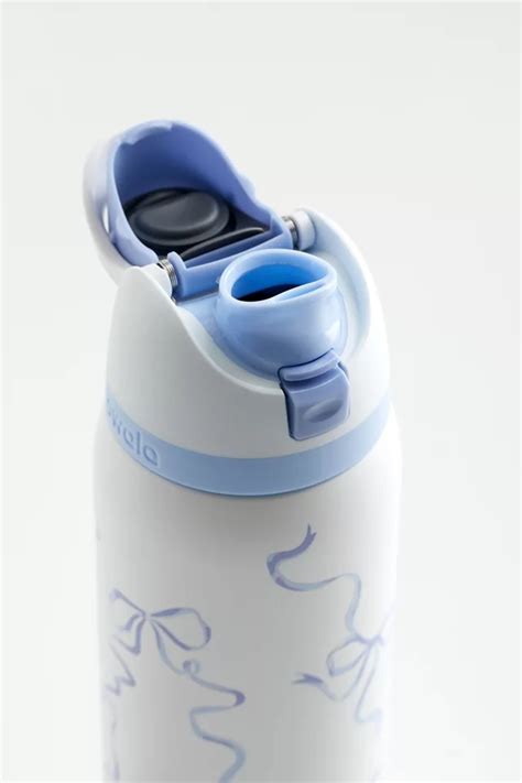 Owala Uo Exclusive Freesip 32 Oz Bow Water Bottle Urban Outfitters