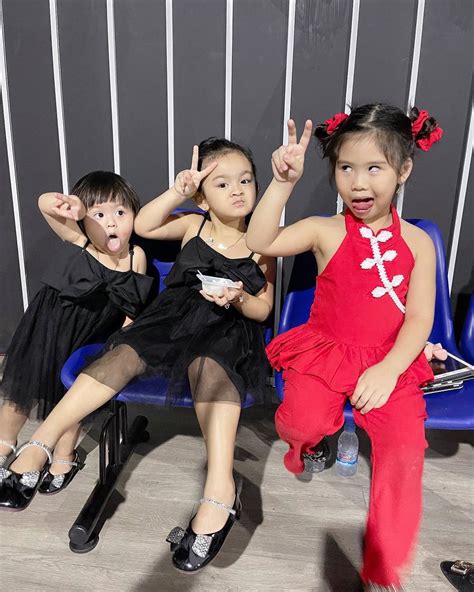 អីយ៉ាស់ ទីបំផុត កំពូលកូរប៉ះកំពូលកូរ អូនម៉ូម៉ូ ប៊ែលឡា និង អ៊ែលលី ប៉ះគ្នាបាត់