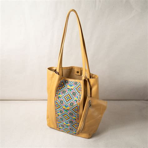 Елегантна дамска чанта тип торба Пъстра черга