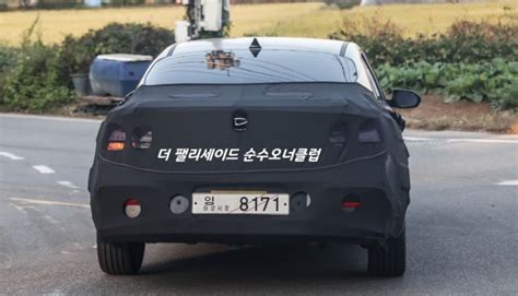 아반떼 페이스리프트 위장막입니다 스파이샷