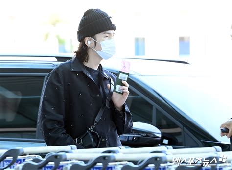 방탄소년단 슈가 나홀로 출국길 엑s Hd포토