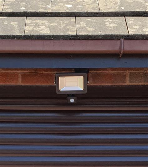 Outside Light Flickers When Turned On R Fixit