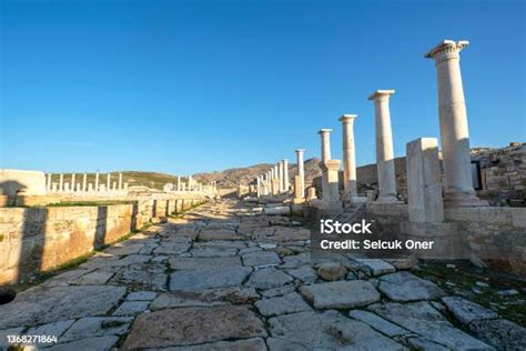 구불구불한 길에 있는 트리폴리스는 고대 도시 데니즐리였다 0명에 대한 스톡 사진 및 기타 이미지 0명 거리 건축 Istock