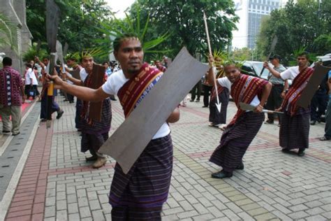 Makalah Kebudayaan Masyarakat Flores Timur Ntt Santhoz Tukan