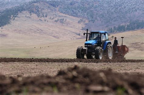 Төв аймгийн Борнуур сум хаврын тариалалтаа эхэлжээ Өглөө мн