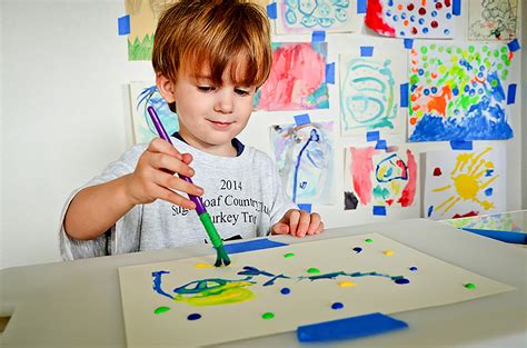 اگر نقاشی کودک شما این نشانه ها را دارد از یک روانشناس کمک بگیرید