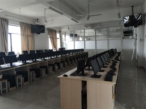 学院机房2 安徽理工大学机械工程学院