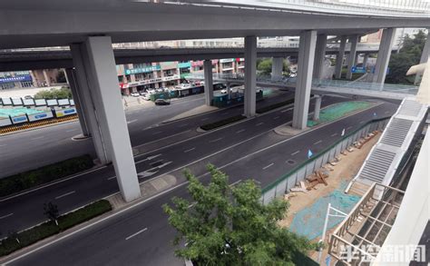 青岛：天福苑人行过街天桥现雏形 半岛网