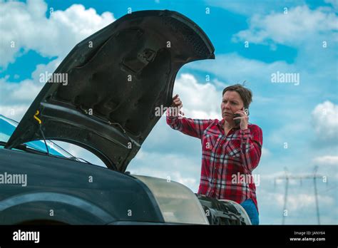 Broken Mobile Phone Hi Res Stock Photography And Images Alamy