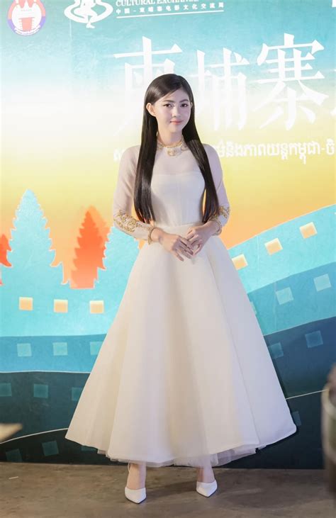 មើលរូបភាពទាំងនេះ ស៊ីន យូប៊ីន ឡើងស្រស់ស្អាត ដូចនារីអភិជន Khmerload Cambodia Latest News