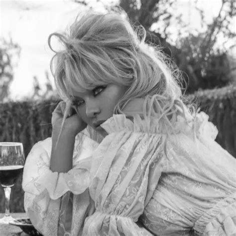New Throwback Photos Of Pamela Anderson Released Ahead Of Intimate And Humanizing Doc Good