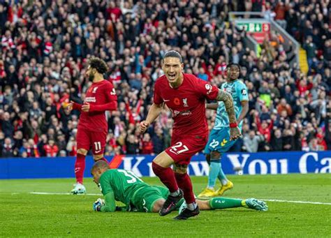 ليفربول ضد ساوثهامبتون الريدز يفرض سيطرته على الشوط الأول بثلاثة