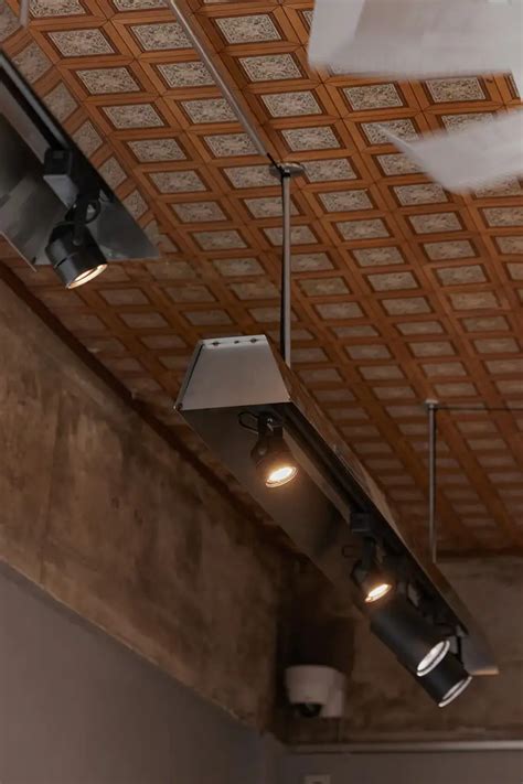 우드톤 빈티지 분위기 8평 양식 비스트로 레스토랑 인테리어 성동구 성수동