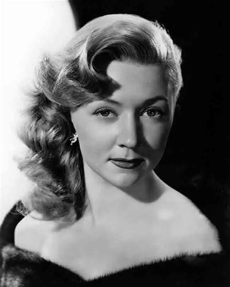 20 Stunning Black And White Portraits Of A Young And Beautiful Gloria
