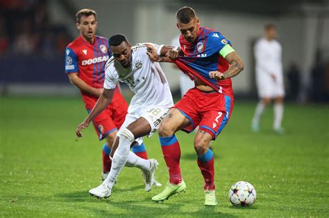 Four Observations From Bayern Munichs 4 2 Champions League Win Over Fc