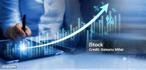 백분율 기호 및 성장 화살표입니다 금리는 계속 오르고 주식과 뮤추얼 펀드 은퇴를 위한 투자 이자율 및 배당금 성장 개념에 대한 스톡 사진 및 기타 이미지 Istock
