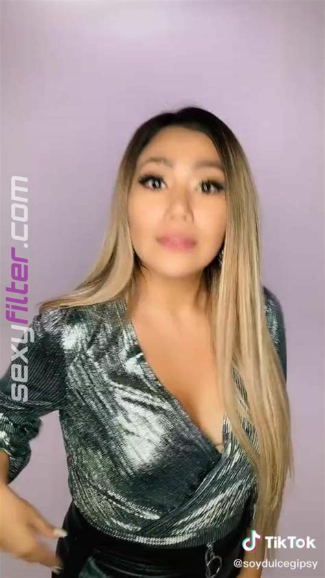 Sexy Dulcegipsy Shows Cleavage Sexyfilter Com