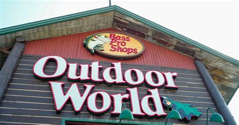 Police Arrested A Nude Man Who Jumped Into An Aquarium At An Alabama