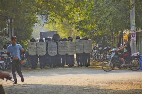 ရေစကြိုမြို့ စစ်အာဏာရှင်ဆန့်ကျင်ရေးဆန္ဒပြပွဲကို ရဲနှင့်စစ်တပ်က အင်အားသုံးဖြိုခွင်း