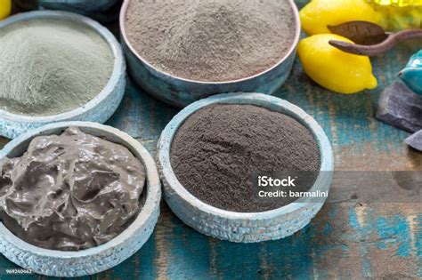 고 대 자연 미네랄 스킨케어 스파 트리 트 먼 트 얼굴 마스크를 사용 하는 점토의 종류 회색 검정 녹색 및 파랑 진흙 클로즈업 고대의에 대한 스톡 사진 및 기타 이미지