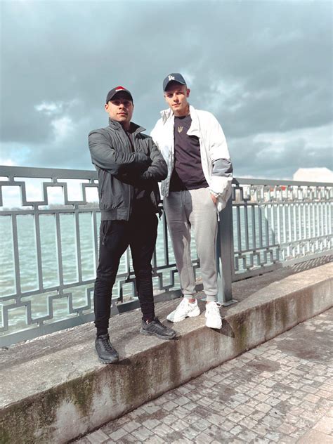 Військові ЛГБТІК On Twitter Нам потрібні партнерства в Україні бо я вважаю що вони мають