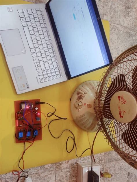 Iot Based Fan Regulator With Temperature And Humidity Indicator On