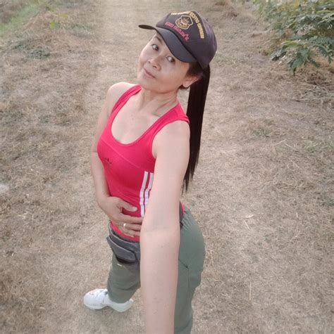 ก้มเอาหยังยาย ขำขำ ฮาฮา ตลกฮา คลิปตลก Funny Comedy หนึ่ง แฟนเพจ Facebook