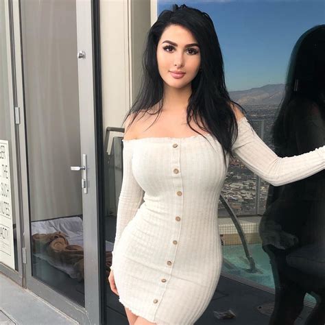 Sssniperwolf Zodiac 60 Photos