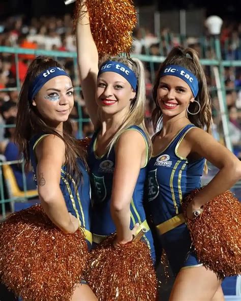 Classic Cheerleaders Scrolller