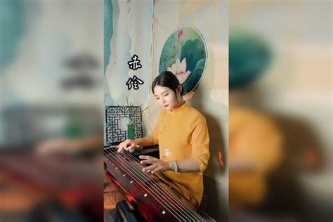 台下人走过，不见旧颜色 台上人唱着颜色走过