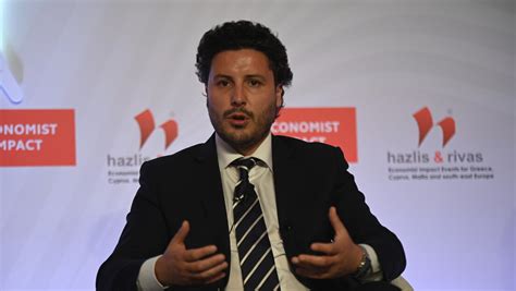 Абазовић Влада је пала због борбе против шверца цигарета — Rt Balkan