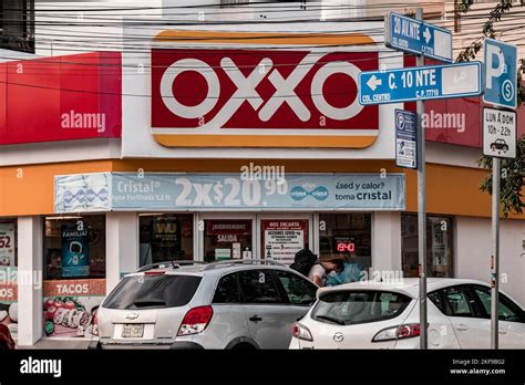 Oxxo convenience store -Fotos und -Bildmaterial in hoher Auflösung – Alamy