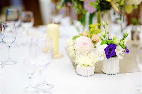 일부 축제 행사 또는 결혼식 피로연을 위한 아름 다운 테이블 세트 결혼식에 대한 스톡 사진 및 기타 이미지 결혼식 결혼식 피로연 고급 요리 Istock