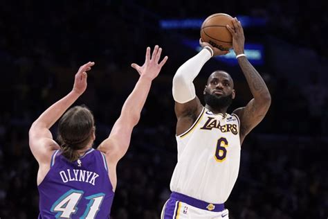 Nba》詹皇火力全開轟下36分 湖人力挫爵士搶占西區第7 體育 中時
