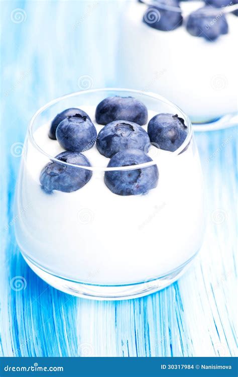Mirtilo E Iogurte Foto De Stock Imagem De Alimento Fresco 30317984