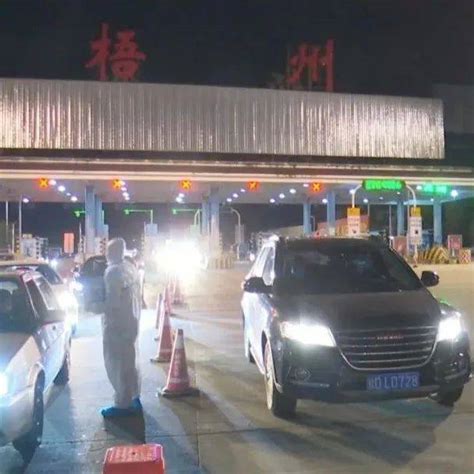 守好门 护好城 筑牢疫情防控网人员车辆齐帅宇
