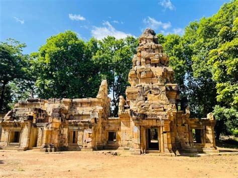 ប្រាសាទបាសែត មិនសូវមានអ្នកស្គាល់នៅបាត់ដំបូងមានឈ្មោះដើមថា ជ័យក្សត្រ មានន័យថាជាដែនដីនៃជ័យជម្នះ Tnaot