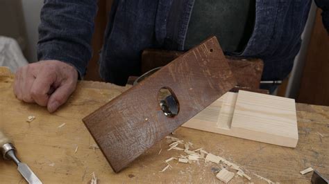 Using A Honing Guide Page Using Guides Common Woodworking