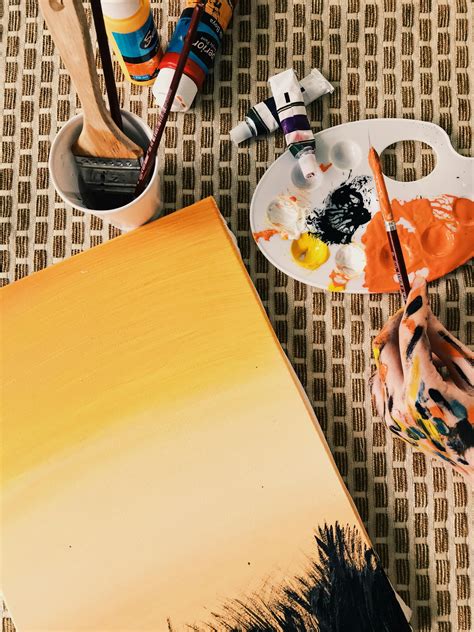 Diy 공예 그림 그림 도구 노란 페인트 다채로운 독창성 미술용품 붓 색 이론 색깔 생생한 색상 손 수제 수직 쐈어 실내 활동 아크릴 물감