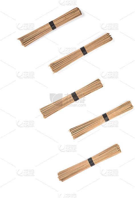 面条荞麦面孤立在白色背景上日本传统食物为文本复制空间极简主义的概念前视图平的