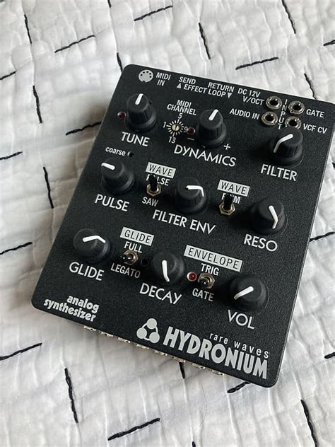 Rare Waves Hydronium Monophonic Synthesizer Reverb