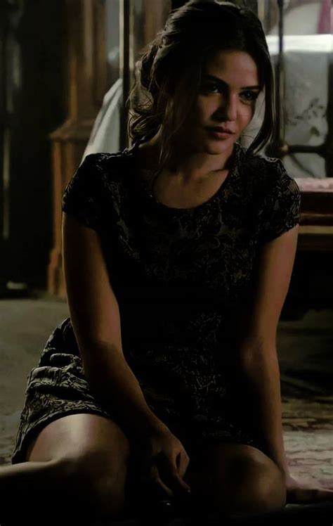 Danielle Campbell Body