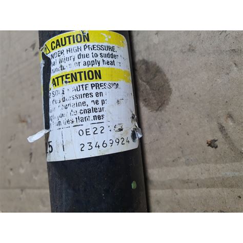 CADILLAC ATS REAR RIGHT SHOCK ABSORBER 2013 2019 GM 23469924 84580948