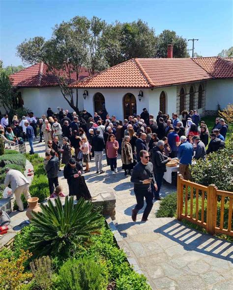 Свети манастир Хиландар На данашњи празник је у Какову на богослужењу било мноштво поклоника