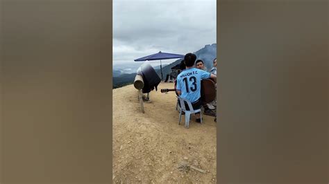 မိုင်းမြို့ရဲ့ တောင်ပေါ်တစ်နေရာမှာ ကျွန်တော်တို့သူငယ်ချင်းတွေနဲ့ ခေါင