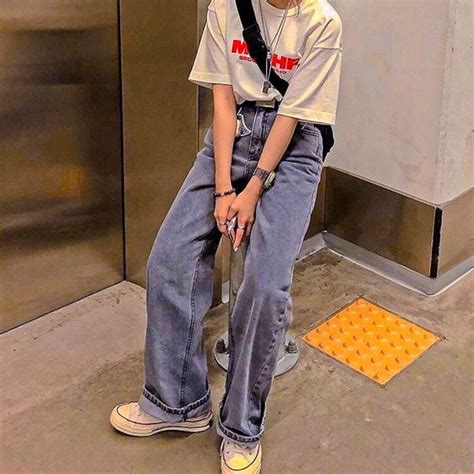 20 ไอเดียใส่กางเกงยีนส์ขากระบอกใหญ่ ให้ดูไม่เตี้ยตัน Ladyissue เว็บ