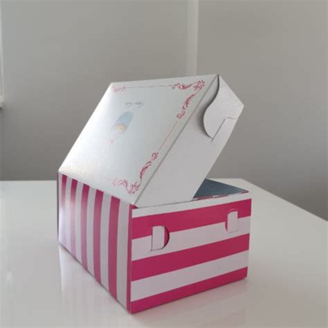 Кутија со фолија за колачи