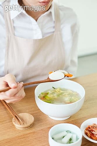 가정주방 주방 음식재료 음식 요리하기 음식준비 레시피 만두 한식 식사 이미지 Jv11974210 게티이미지뱅크