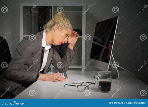Tired And Annoyed Woman Working On Computer At The Office Stock Image Image Of Looking Female