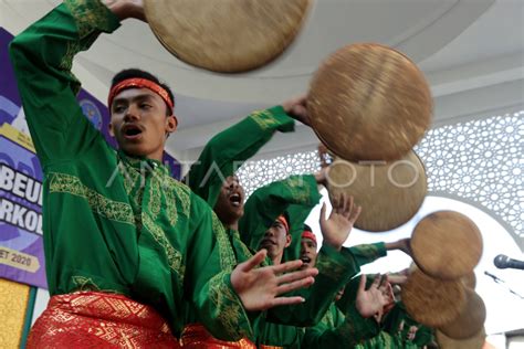 Tarian Tradisional Aceh Rapai Geleng Antara Foto